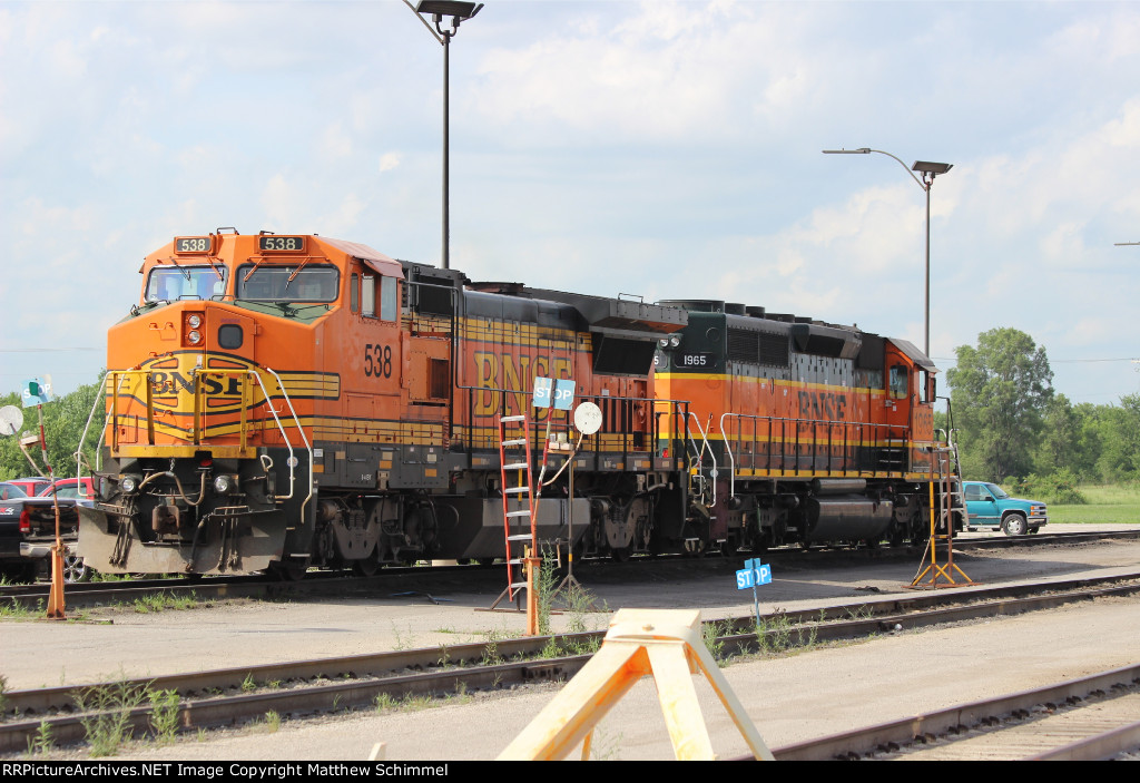 BNSF 538 & BNSF 1965